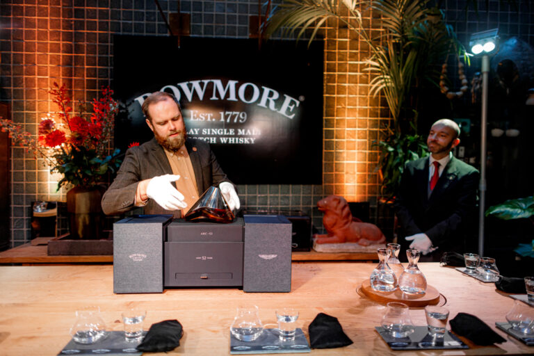 Bowmore ARC-52: één van de oudste Bowmore whisky’s in prachtig Aston ...