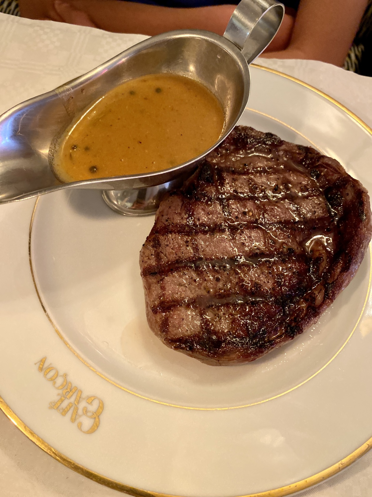 Bij Café Garçon in Amsterdam-Zuid eet je heerlijke Franse klassiekers ...