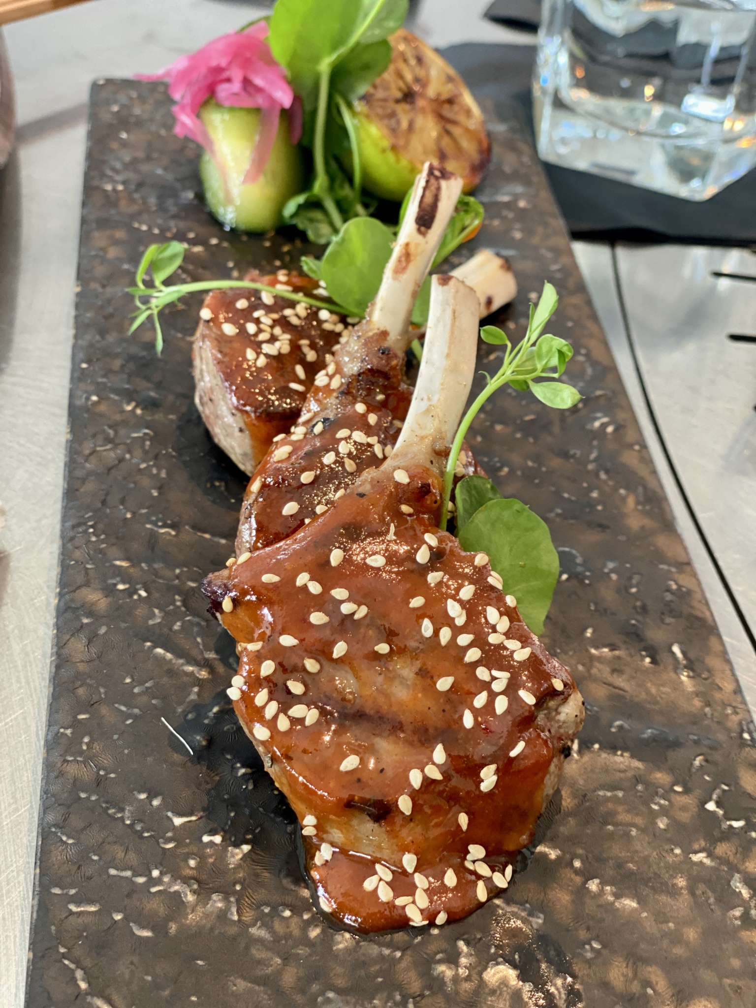 Bij IZAKAYA eet je geweldige gerechten van de robata-grill | FavorFlav