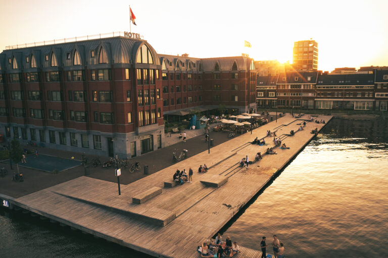 Tip: het heerlijke terras van Brasserie Vessel in de Amsterdamse ...